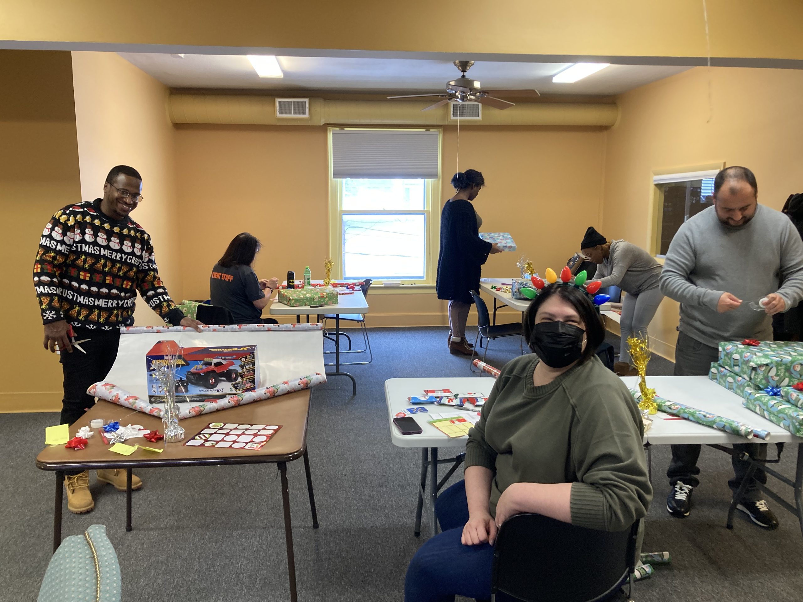 Unchained ‘GIFT gang’ ensures Syracuse children with parents behind ...