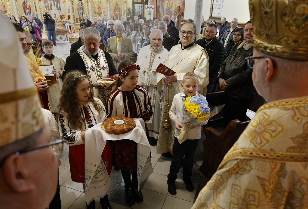 Reflecting on One Year of War: Syracuse Ukrainian church congregants ...