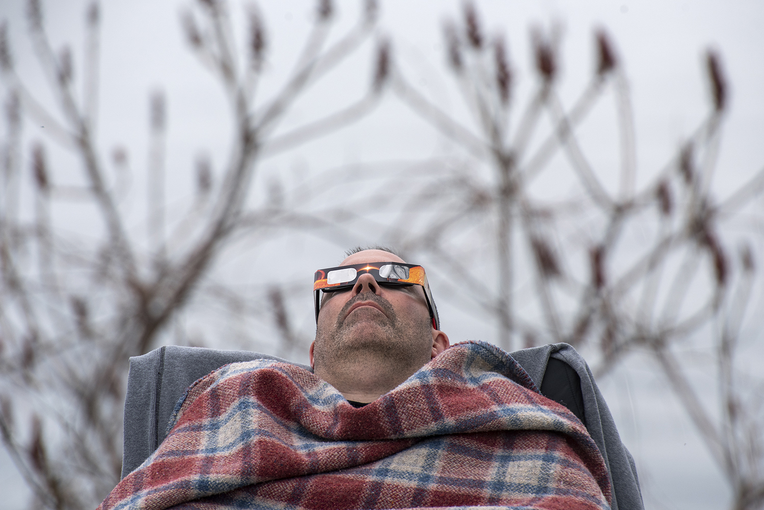 A man gets comfy for Central New York's view of the solar eclipse ...